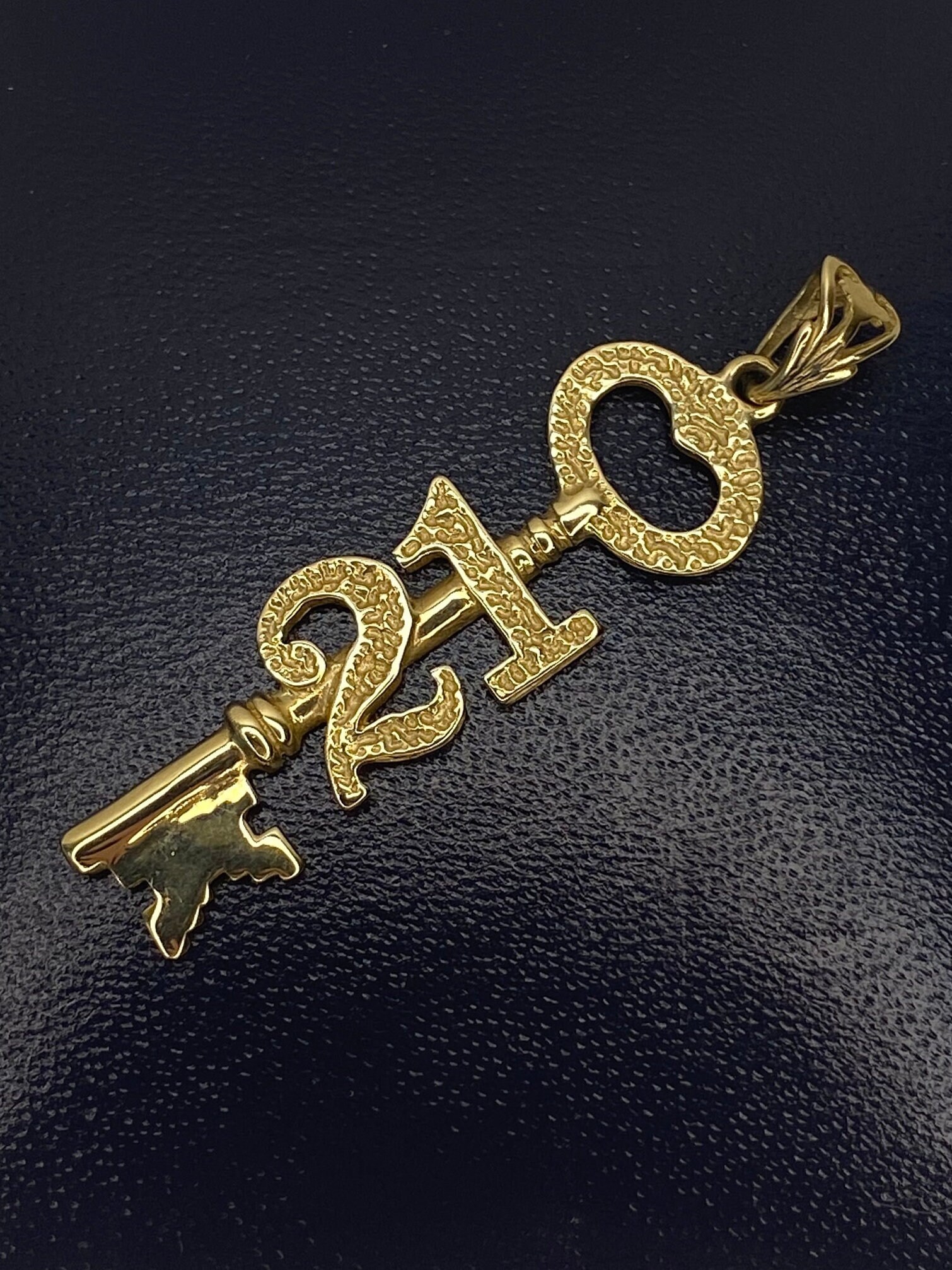 9carat Yellow Gold 21 Key Pendant - Etsy