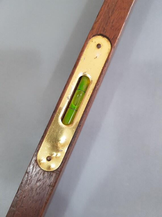 Two way spirit level store