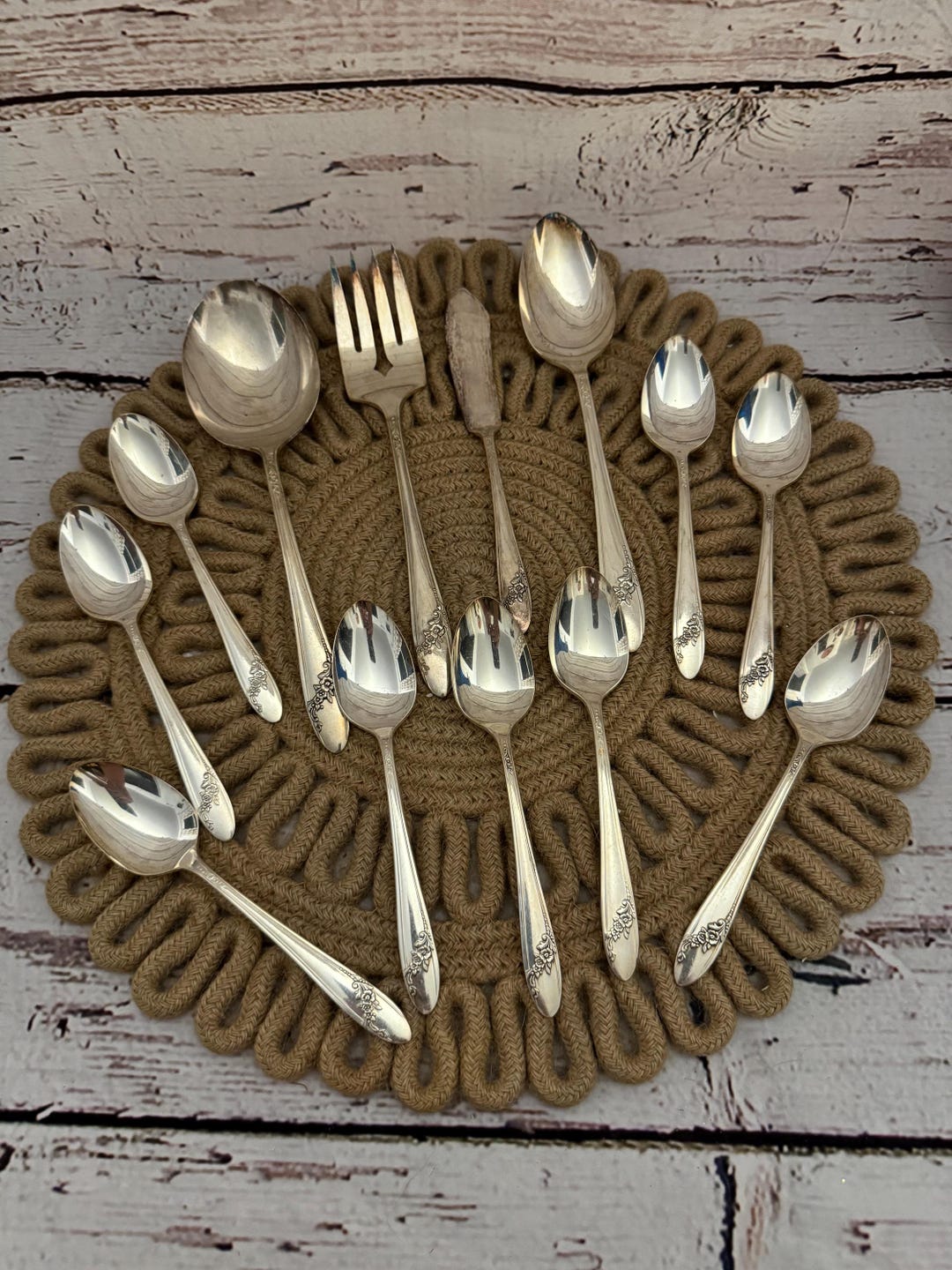 Tudor Plate Oneida Community Queen Bess II 1946 Silverplate Silverware ...