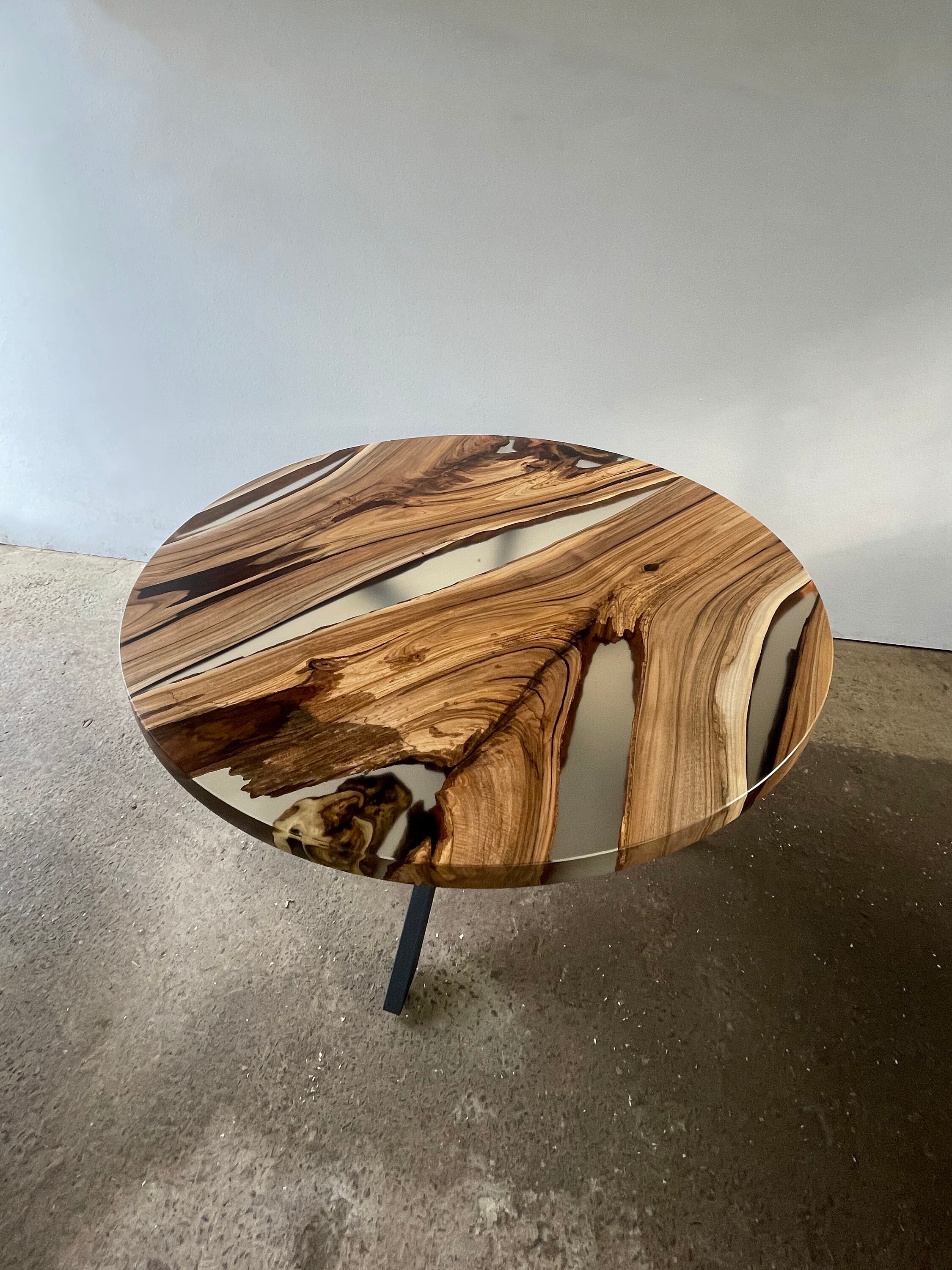 Dining Round Table Made From Walnut and Epoxy Resin,walnut Tree Table ...