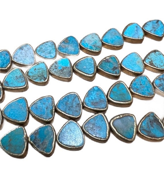 Flat triangle beads store