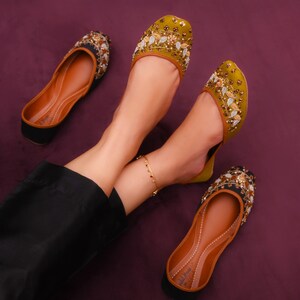 Handcrafted Womens Indian Flat Sequin Khussa Shoes | Cushioned Punjabi ...