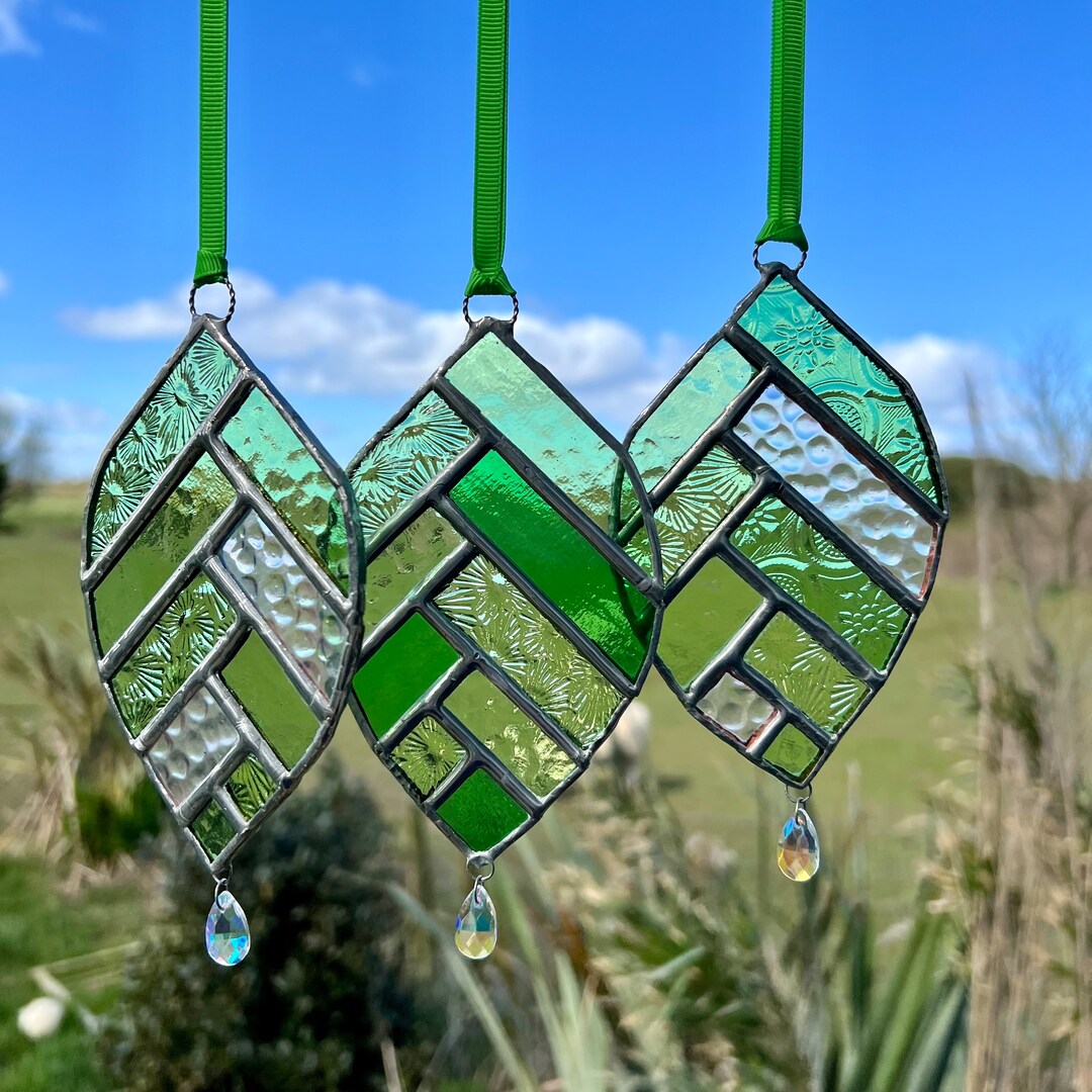 Green Stained Glass Leaf Suncatcher – Patchwork Design With Raindrop ...