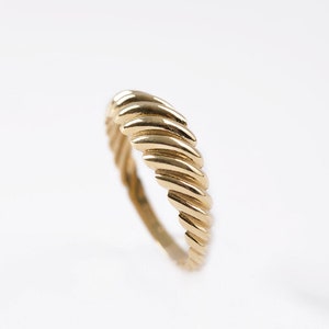 14k Solid Gold Croissant Ring - Twisted Dome Minimalist Jewelry - Etsy