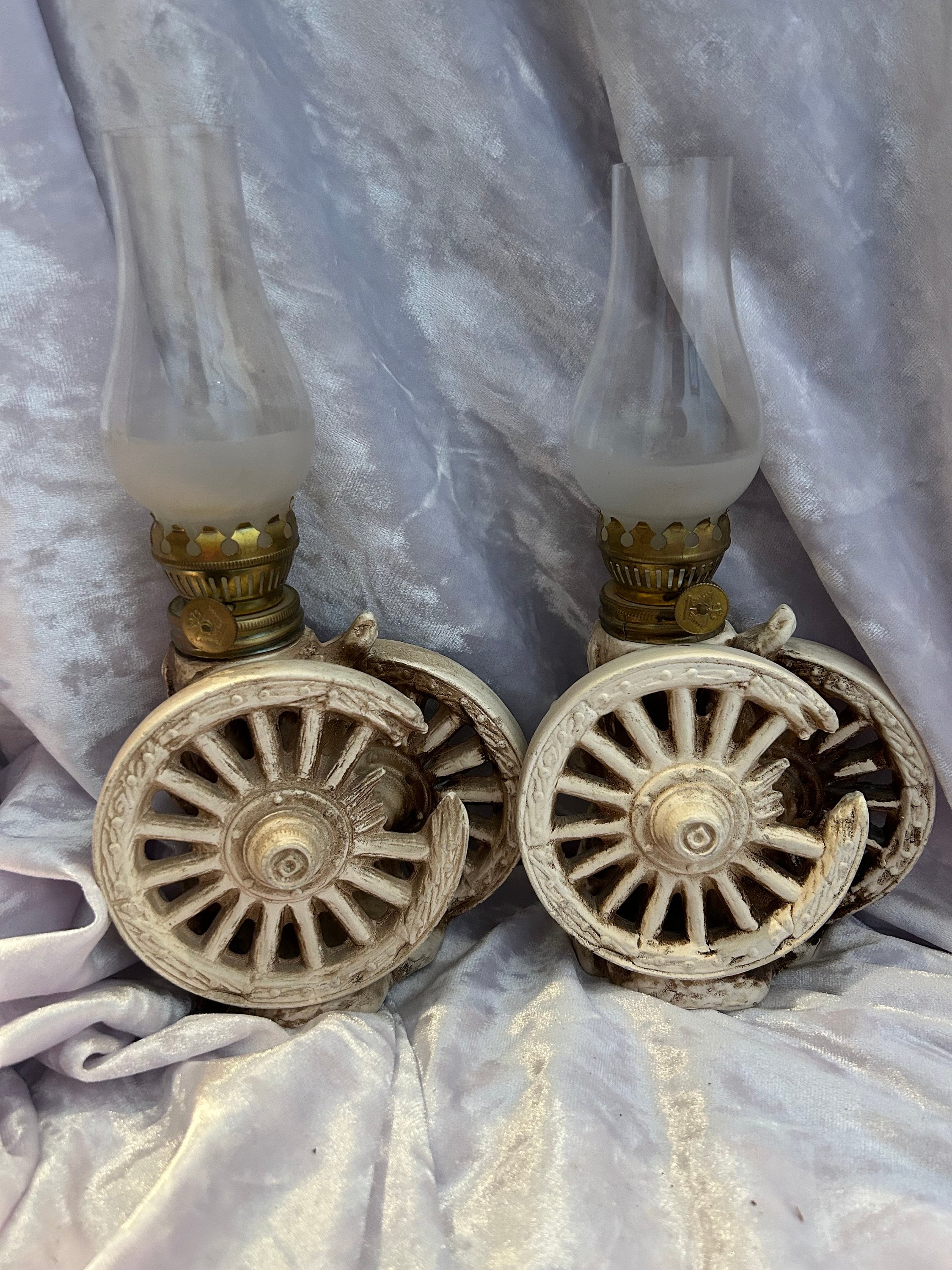 Vintage Wagon Wheel Oil Lamps - Etsy