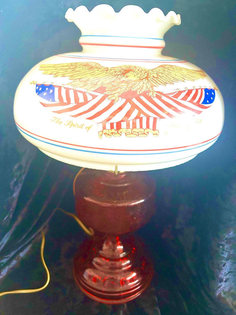 Vintage Patriotic Victorian Lamp - Etsy