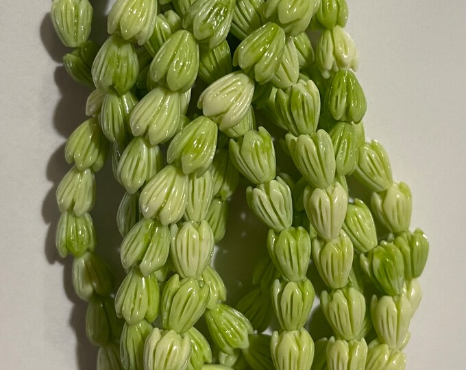 20pcs of 8mm Variegated Dark to Light Green/yellow Pikake Flower Beads ...