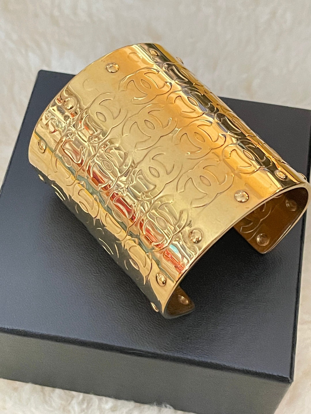 CHANE VINTAGE 100% Genuine 1996 Logo Bangle in Gold, Made in France ...