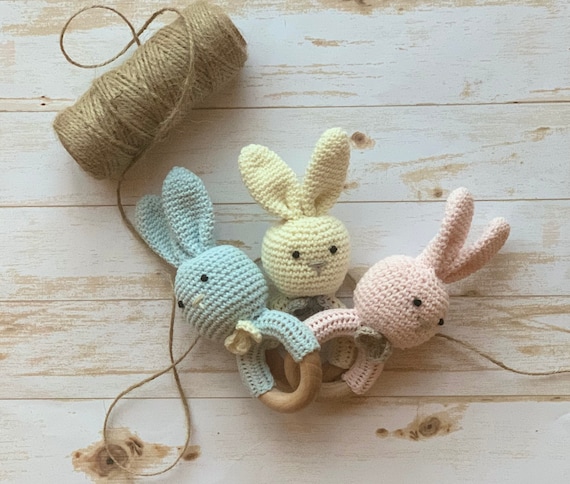 Bunny Crochet Rattle / Baby Rattle Toy/ Gift for Baby/ Wood - Etsy