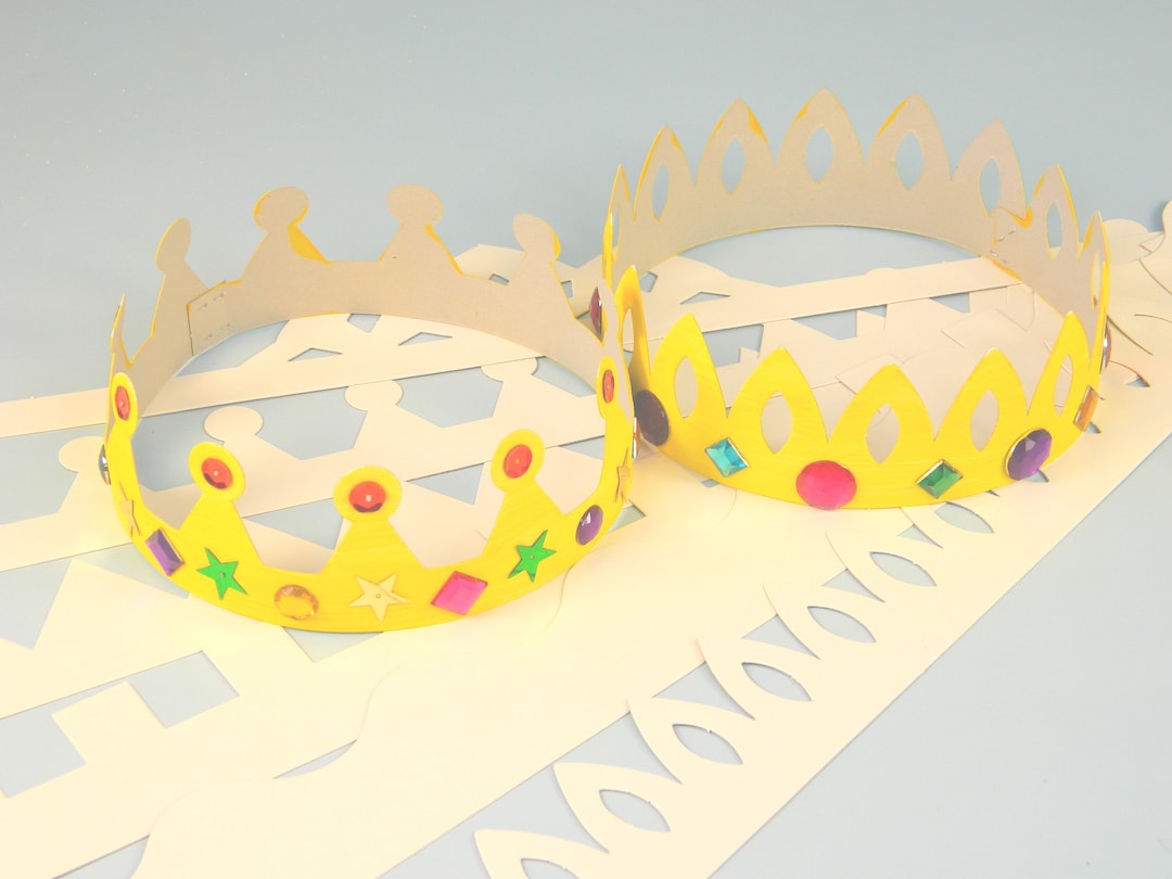 Christmas Crafts White Card Crowns Pack of 12 Crowns Party Crowns to ...