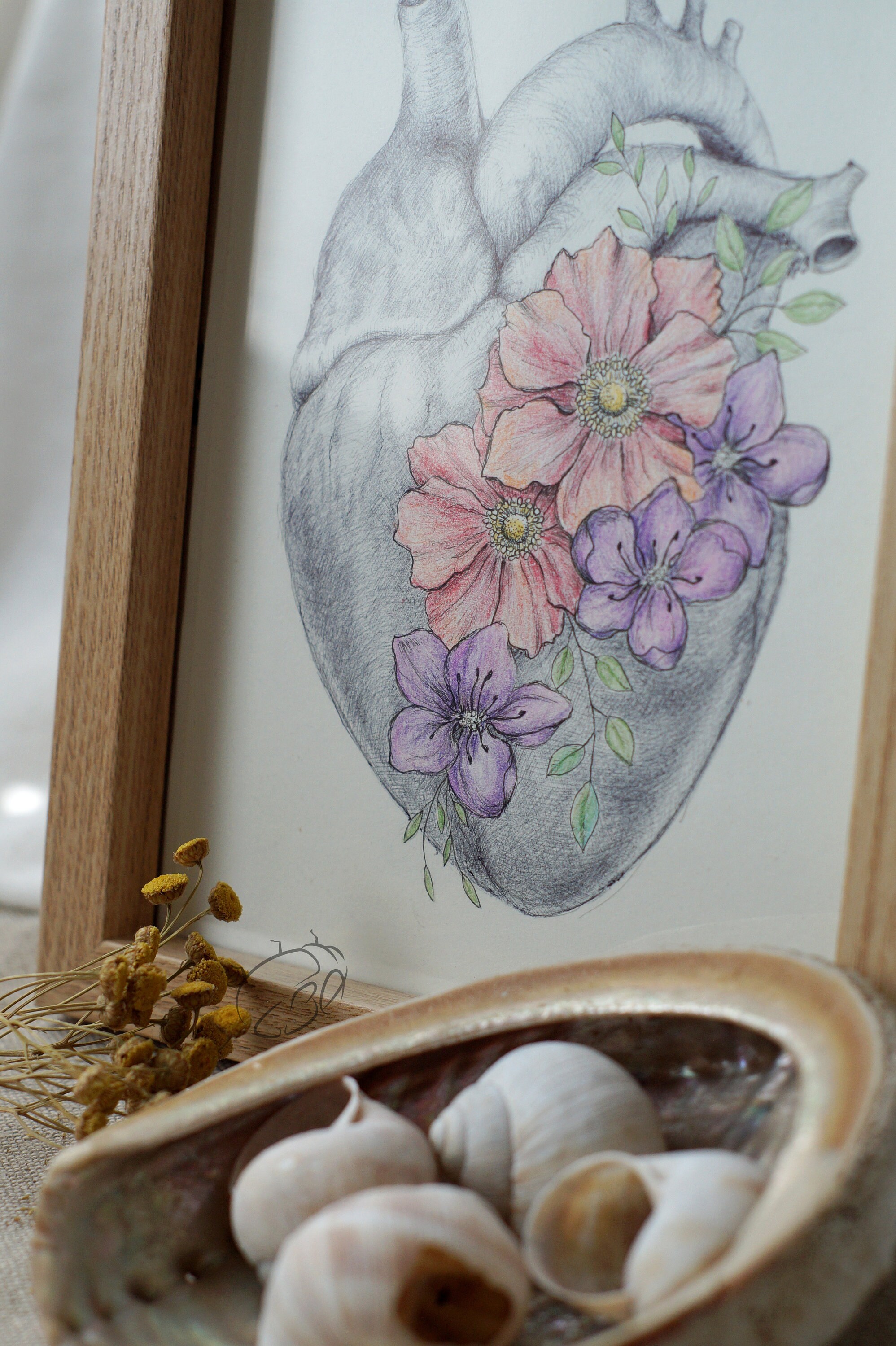 Disegno del cuore. Vero disegno di un cuore, realizzato su carta color ...