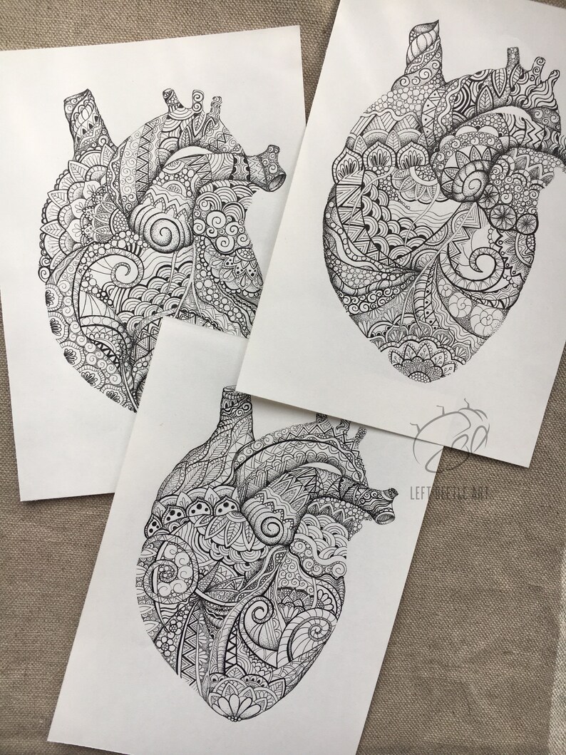 Rysunek Serca. Prawdziwy rysunek serca, wykonany na kremowym papierze ...