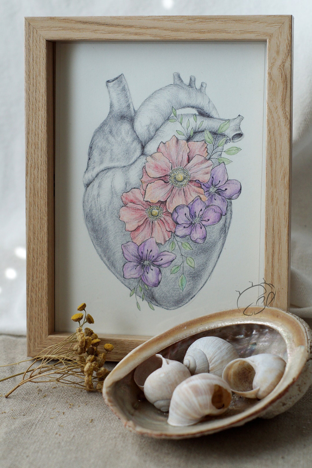 Disegno del cuore. Vero disegno di un cuore, realizzato su carta color ...