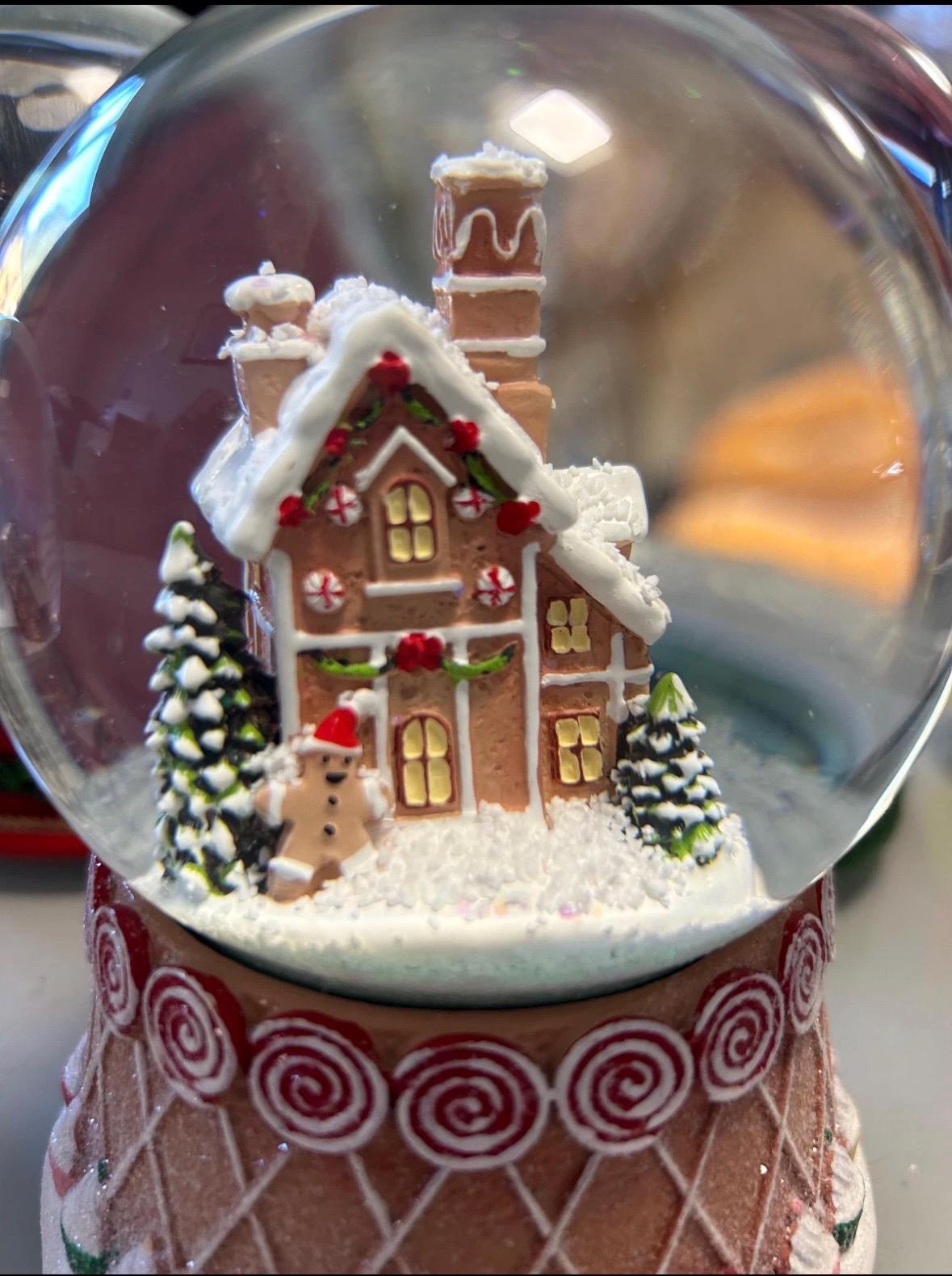 Musical Christmas Snow Globe: Gingerbread Man House, Vintage Wind-up - Etsy