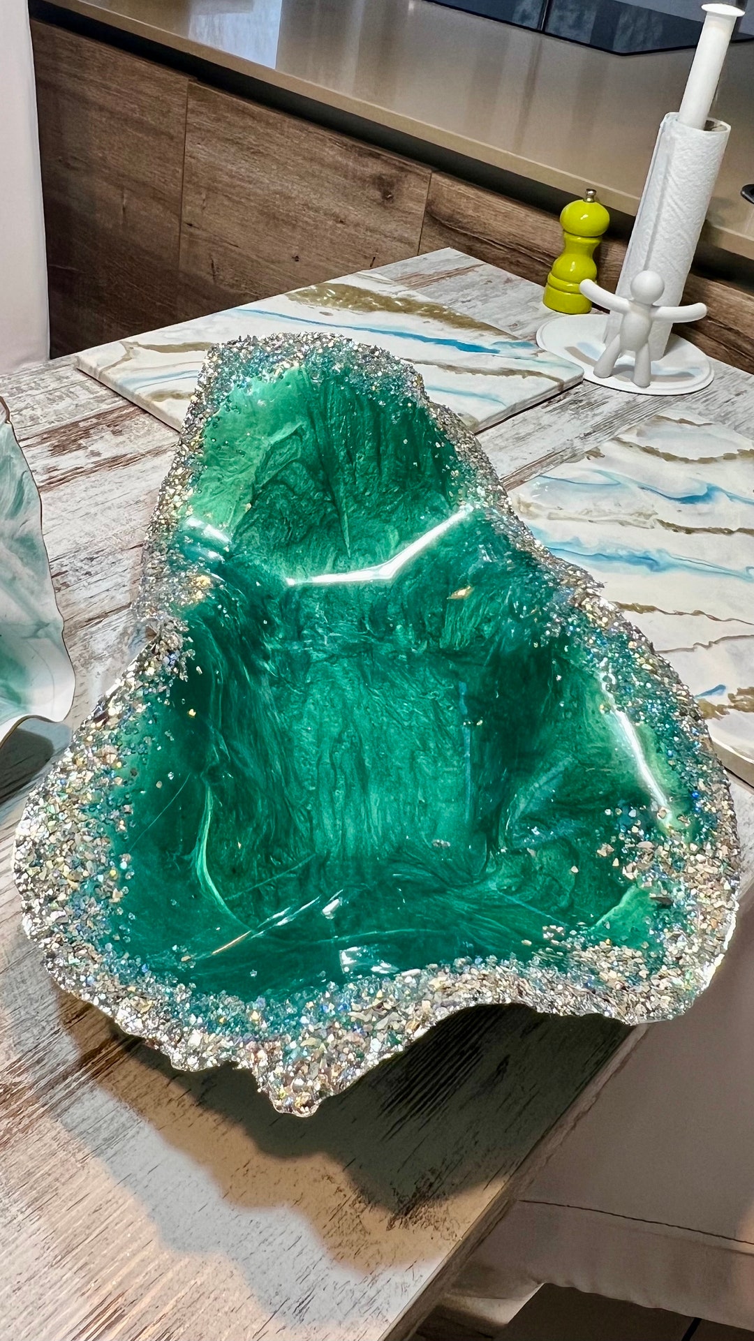 Handmade Emerald Green Shell and Diamonte Edged Sculpture Table ...