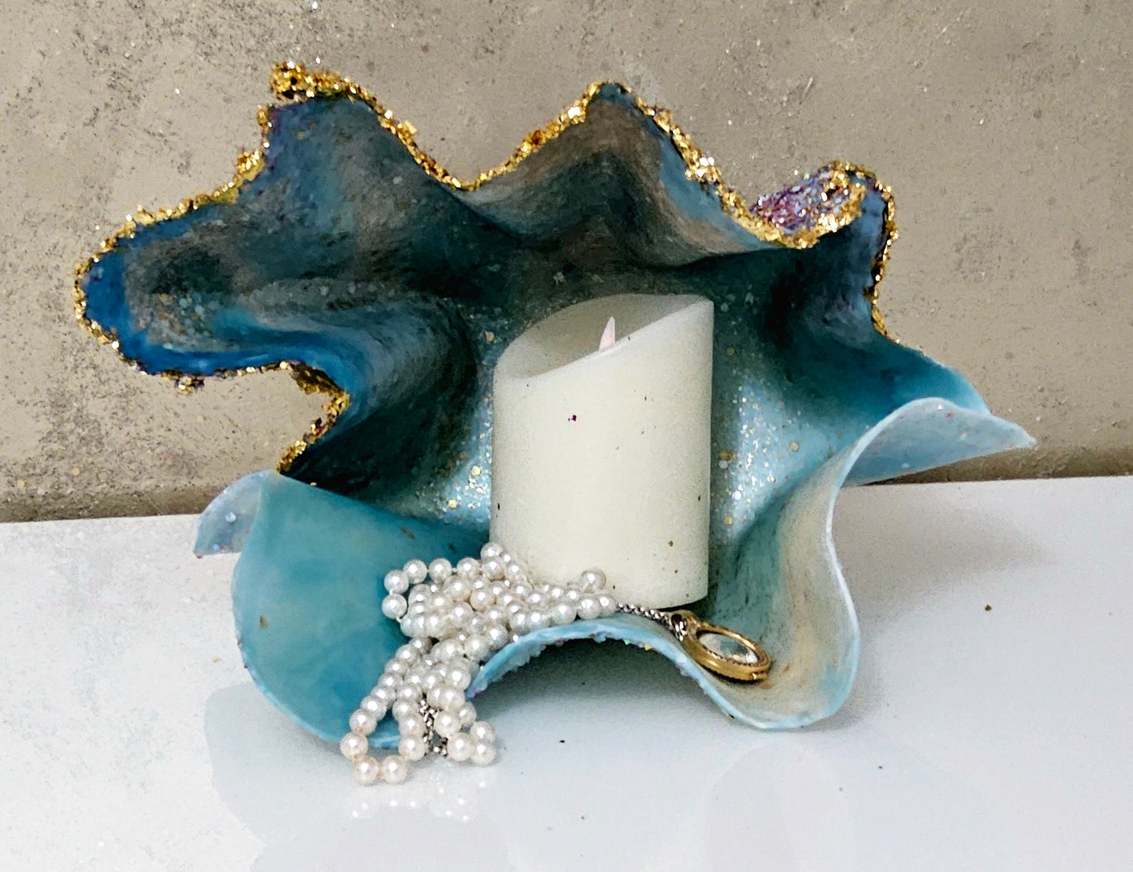 Medium Handmade Sculptured Blue Gold Leafed Top and Bottom Clam Shell ...