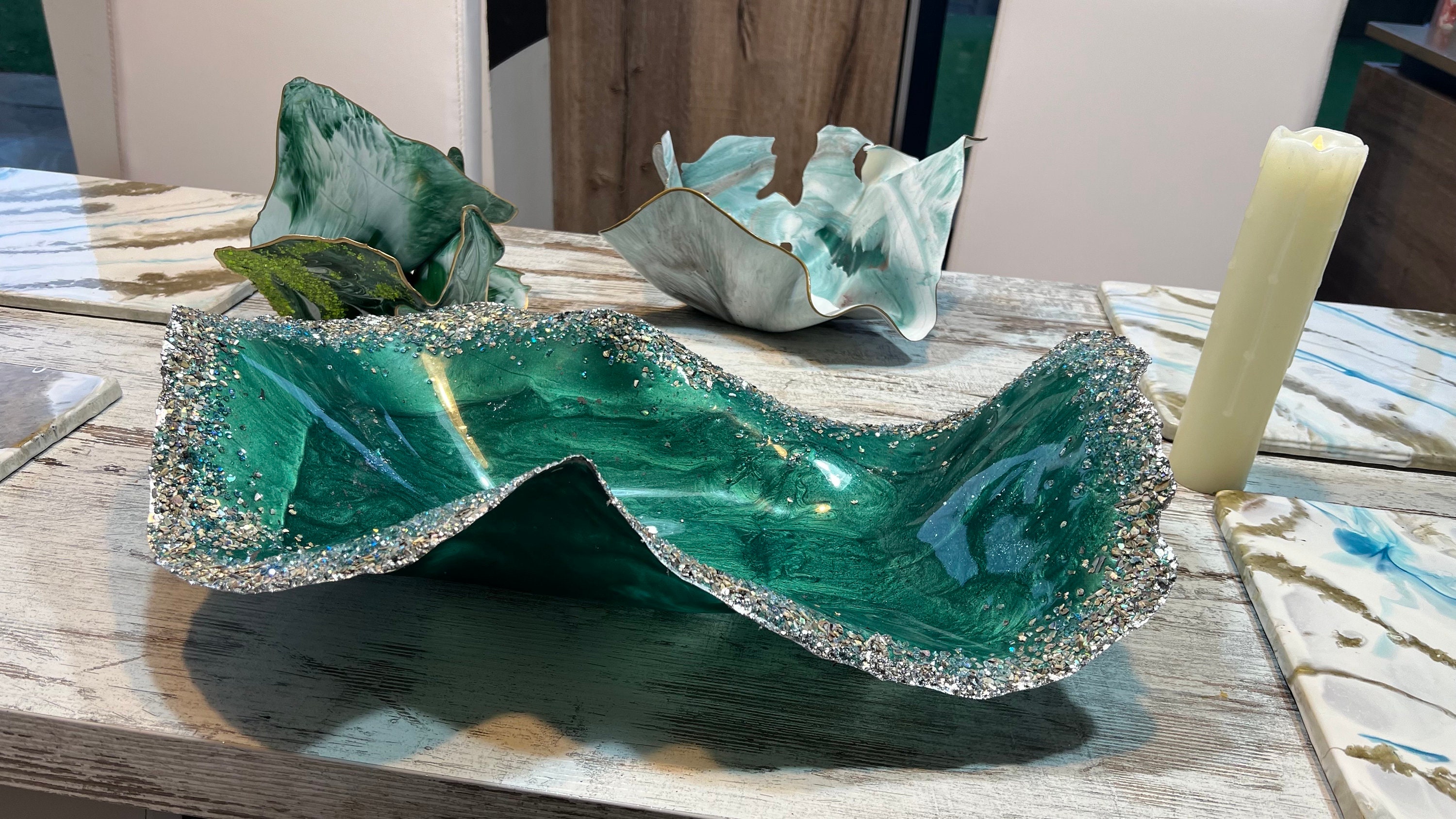 Handmade Emerald Green Shell and Diamonte Edged Sculpture Table ...