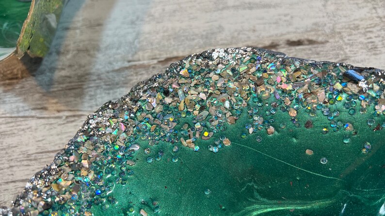 Handmade Emerald Green Shell and Diamonte Edged Sculpture Table ...