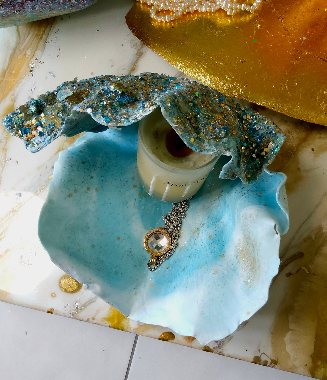 Medium Handmade Sculptured Blue Gold Leafed Top and Bottom Clam Shell ...