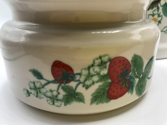 Vintage Ming Pao Strawberry Cream and Sugar Set w Strawberry Vase ...