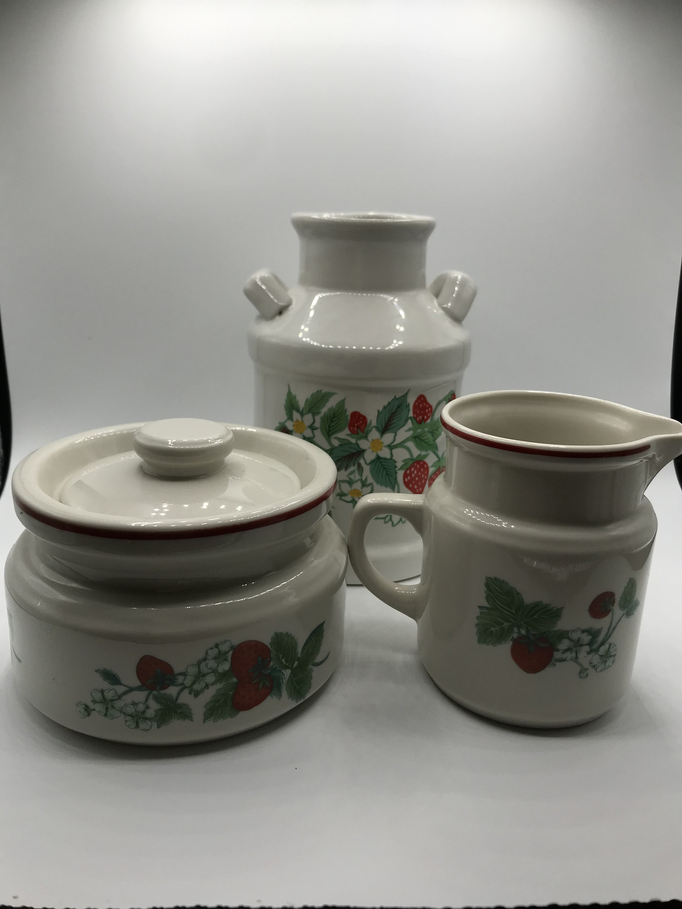 Vintage Ming Pao Strawberry Cream and Sugar Set w Strawberry Vase ...