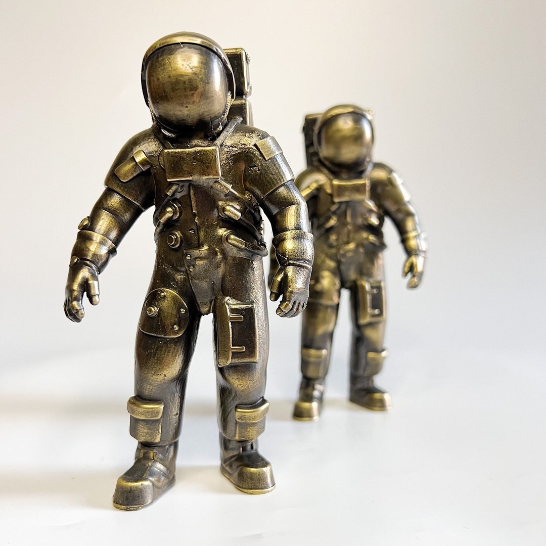 Bronze Astronaut Statue, Astronaut Sculpture, Spacewoman Figure ...