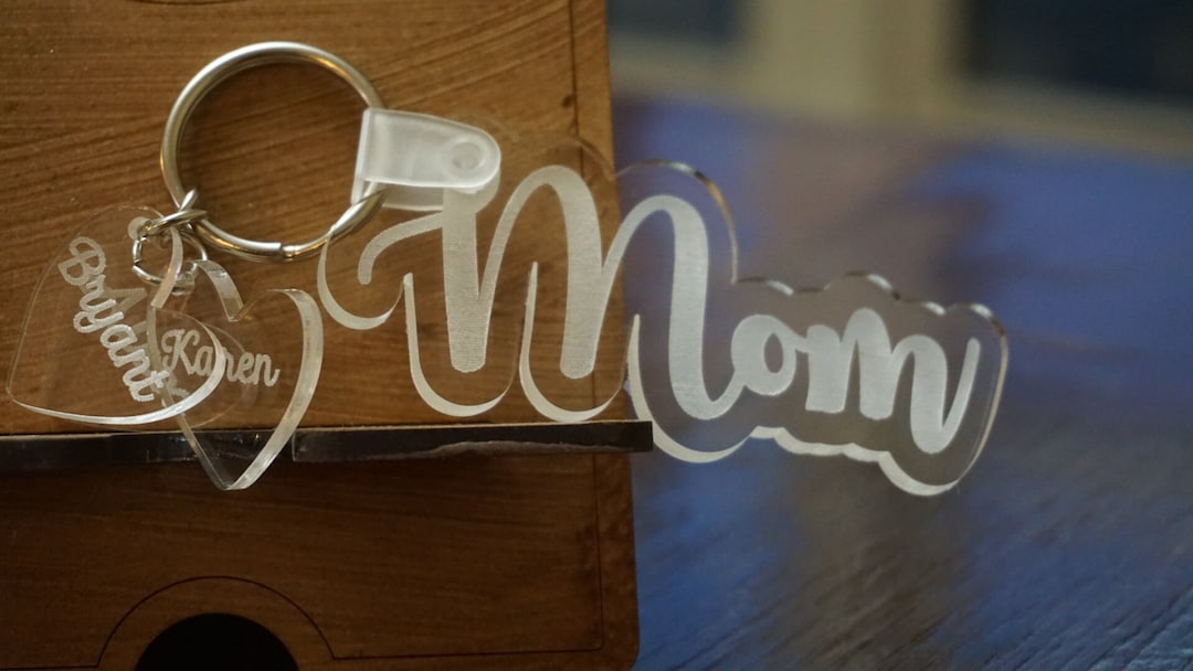 Acrylic MOM Keychain-- Personalized Keychains--- Gifts for Mom ...