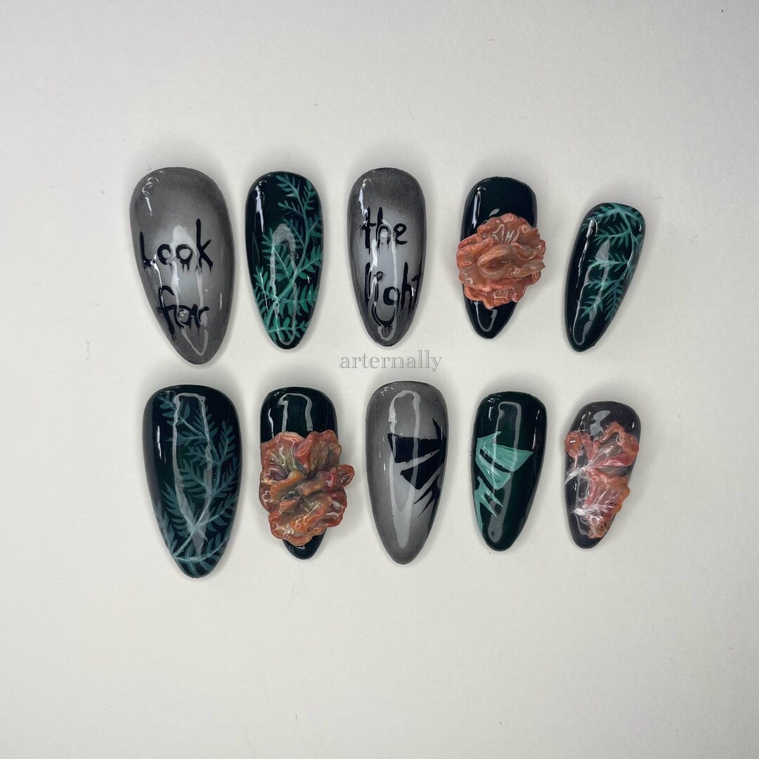The Last of Us Set | Press on Nails | 3D Design | Game Inspired Nails ...