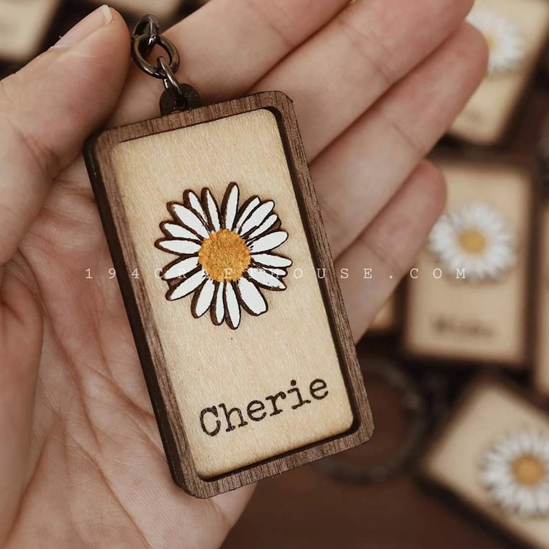 Daisy Keychain - Etsy