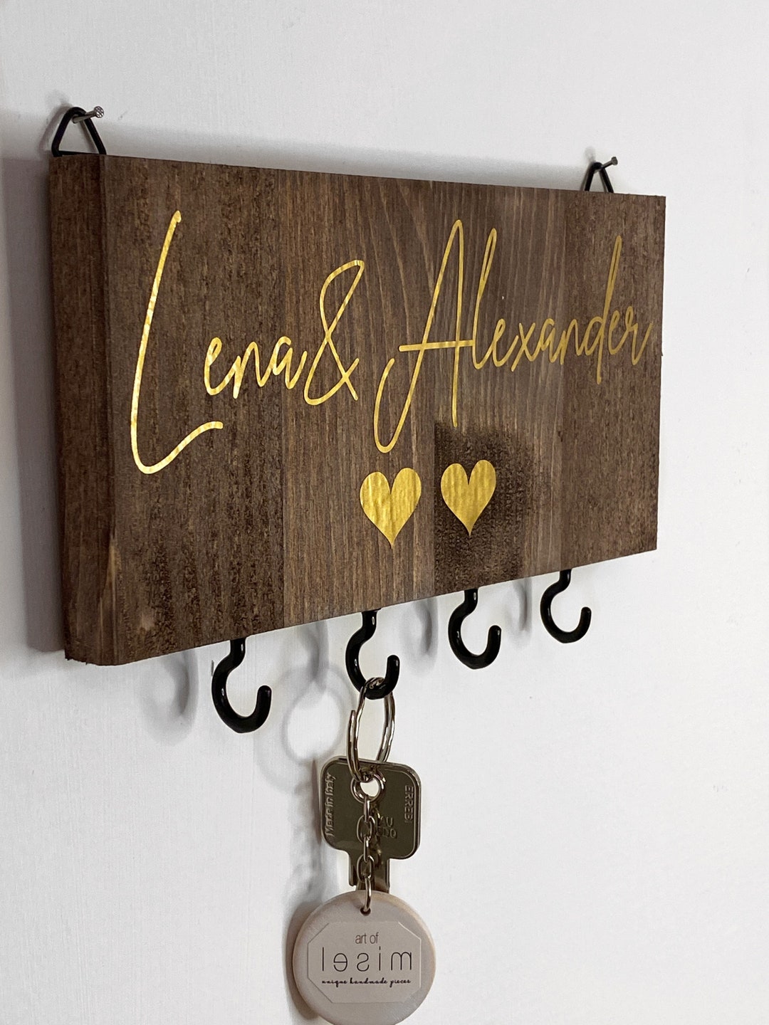 Personalisiertes Schlüsselbrett aus Holz Vornamen und Herzen - Etsy.de