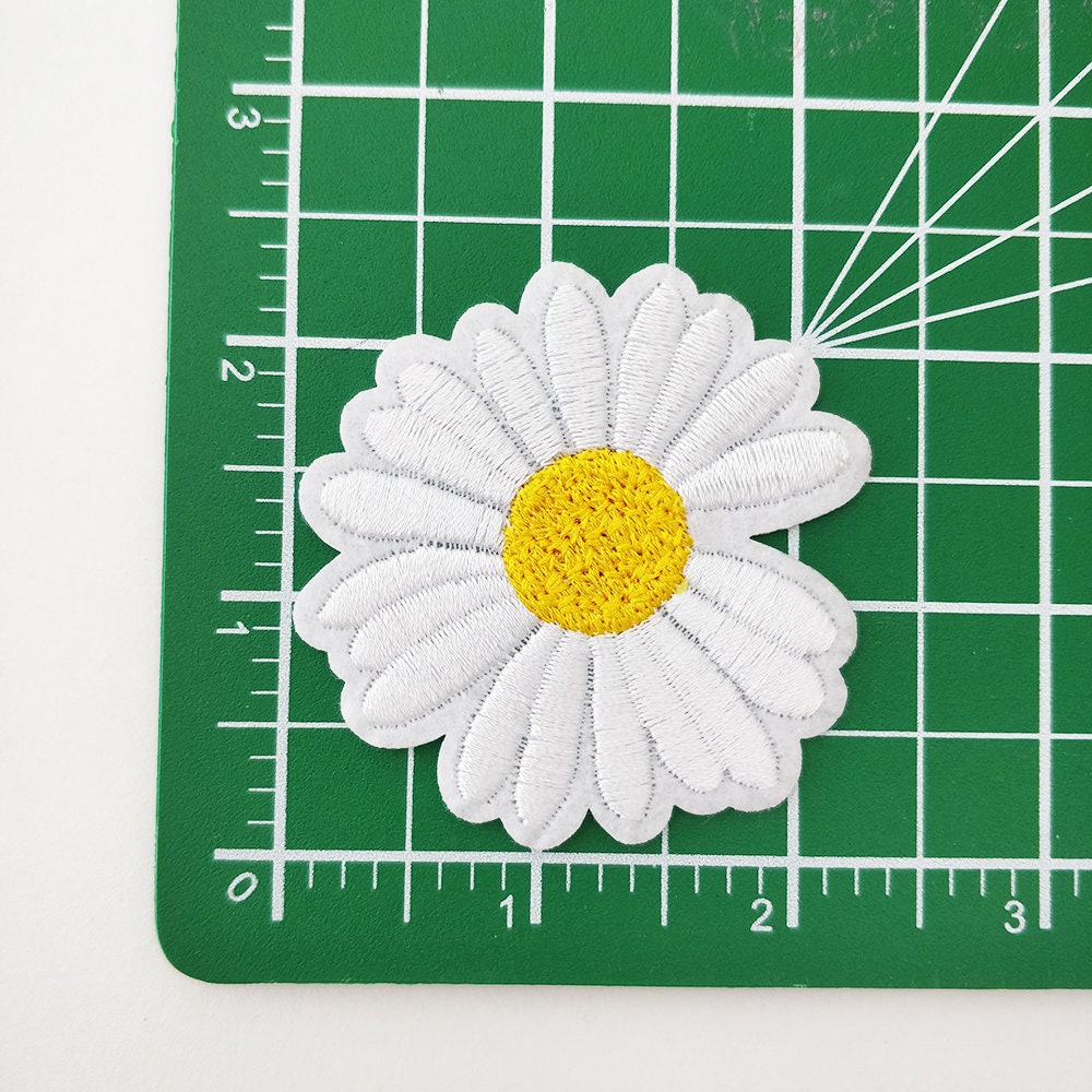 Big White Daisy Iron on Patch, Embroidery Patch, Cute Kawaii Patch, Sew ...