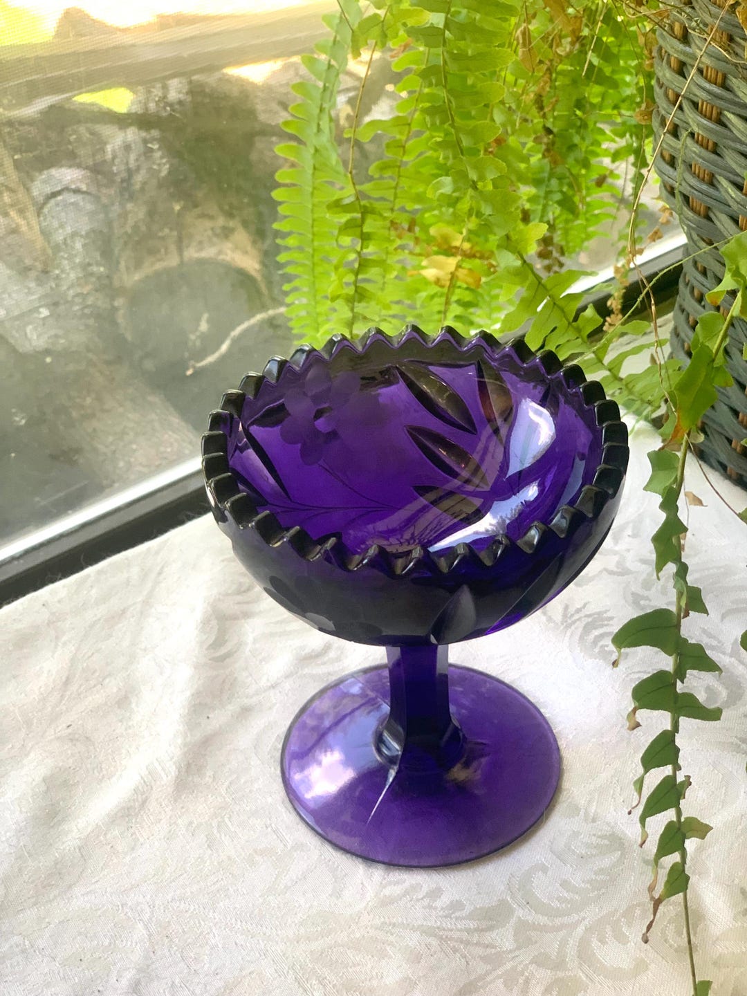 Vintage Daisy Crystal Glass Sawtooth Edge Circular Compote on Pedestal ...
