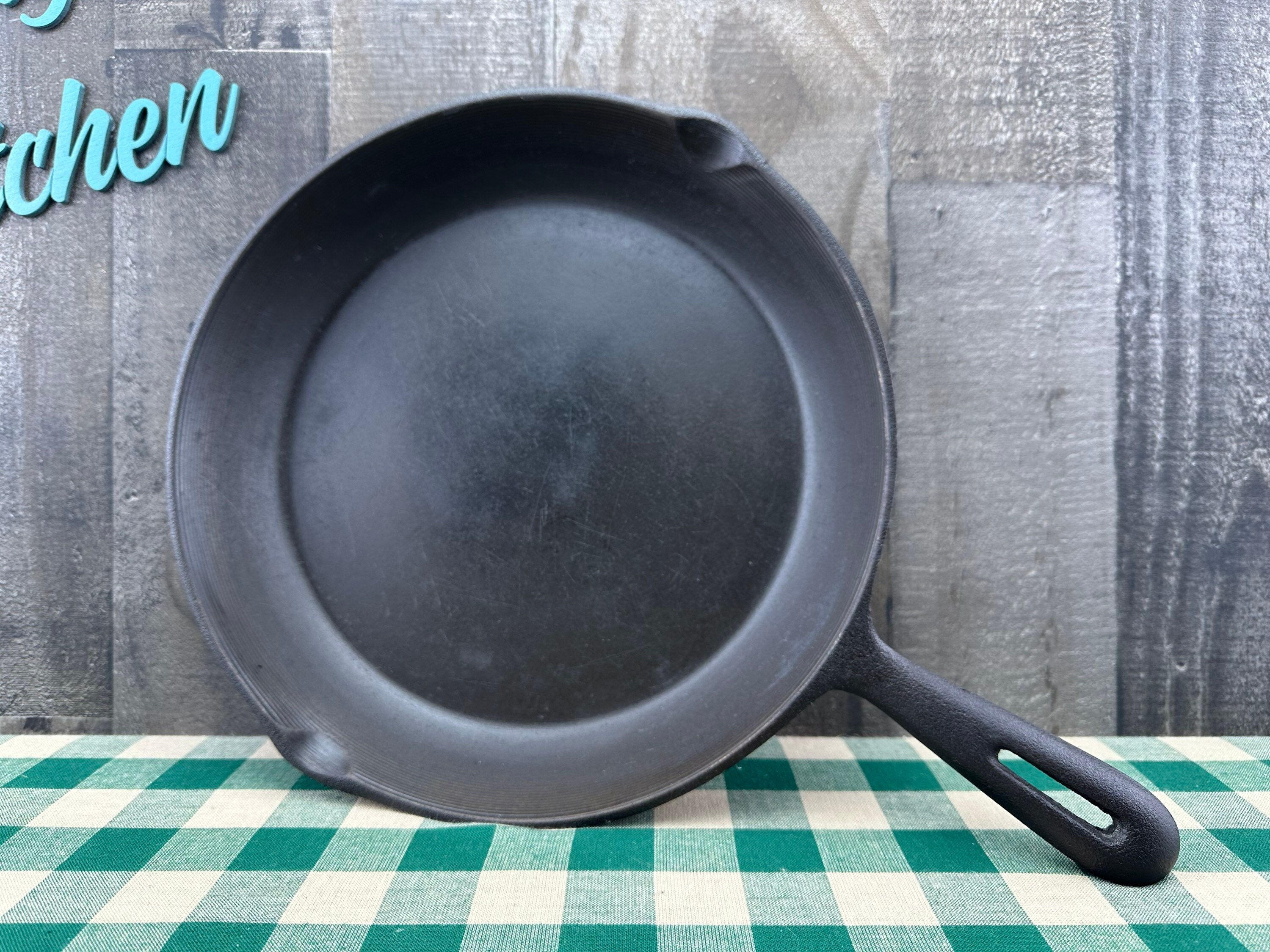 Vintage Unmarked Cast Iron Shallow Chef Skillet - Etsy
