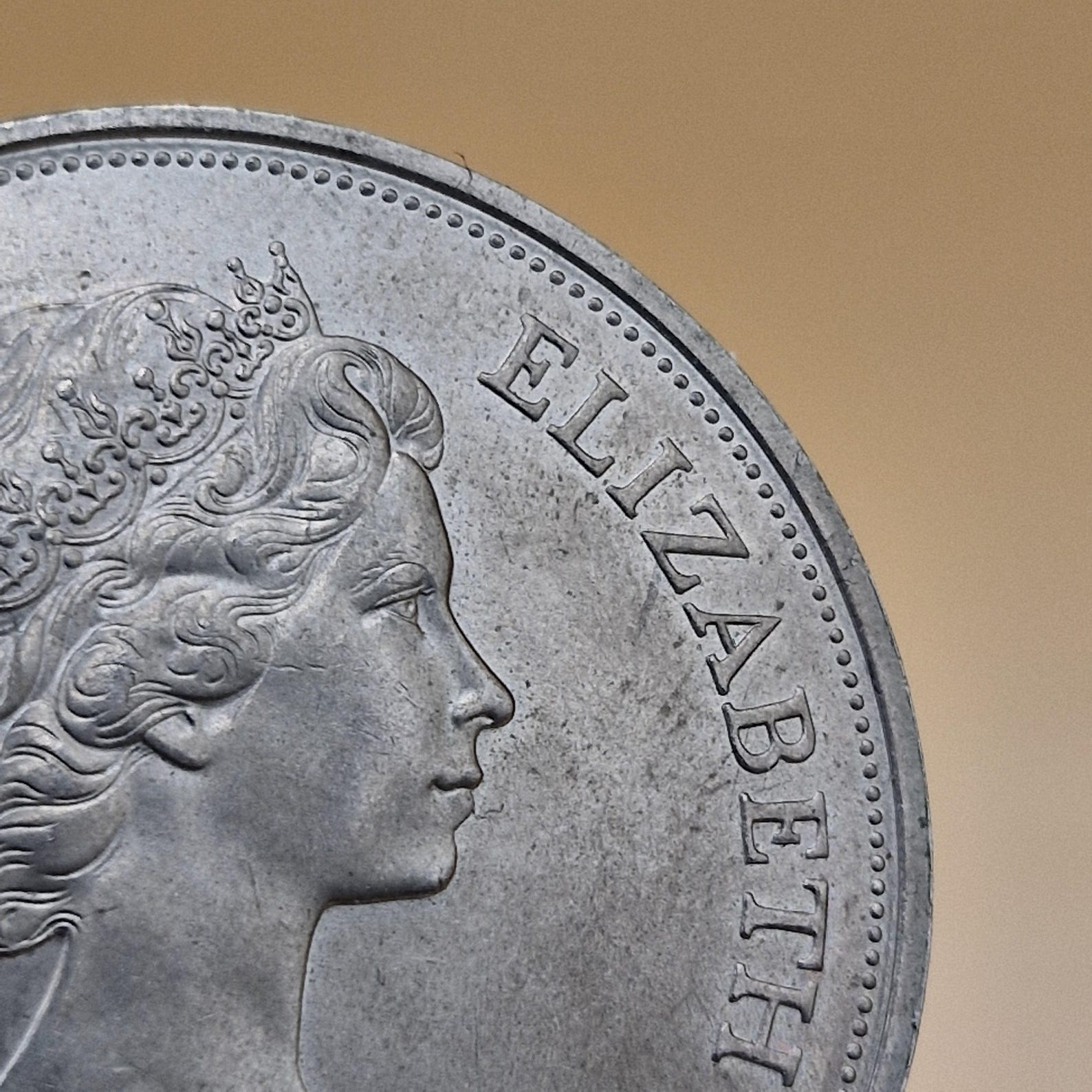 1972 Elizabeth II and Philip Silver Wedding Commemorative Crown Coin ...