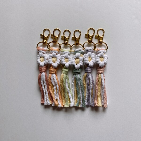 Daisy Keychain - Etsy