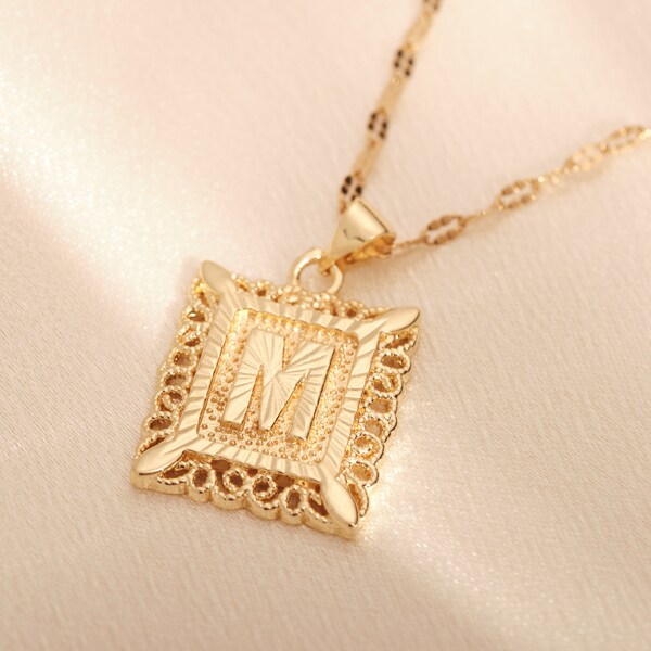 Letter R Necklace - Etsy