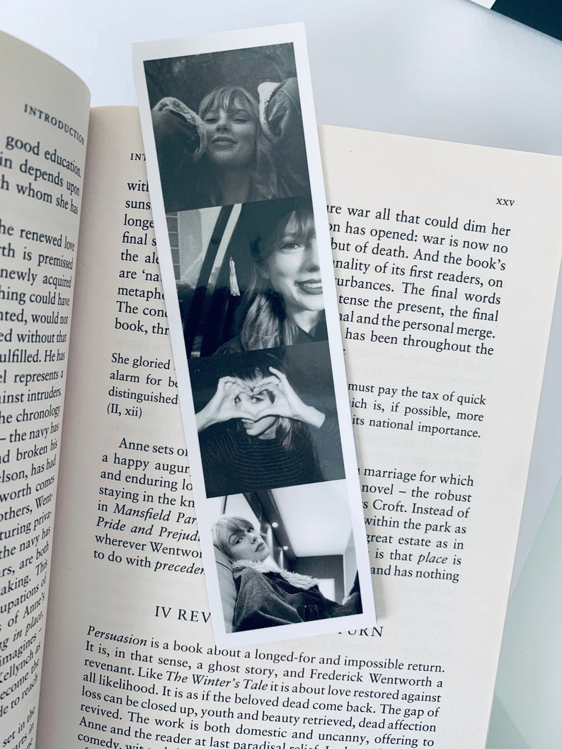 Taylor Swift Bookmarks black & White laminated - Etsy
