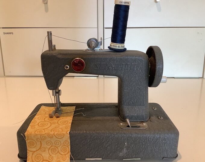 Sew-ette Battery Operated Vintage Sewing Machine - Etsy