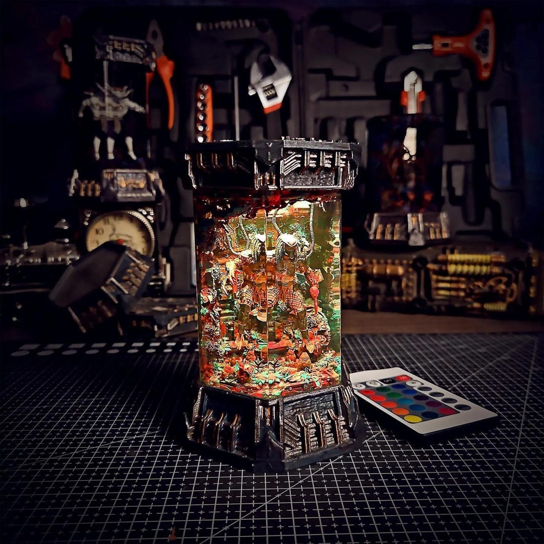 Predator Alien Space Monster Healing Chamber Resin Lamp Sci-fi ...