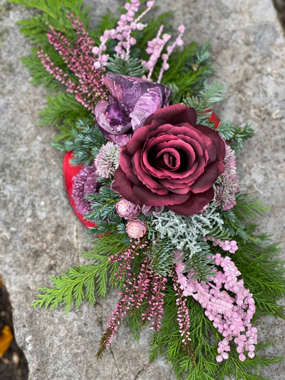 Grabgesteck „rote Schönheit „ Grabschmuck Tanne Rosen Gedenken ...