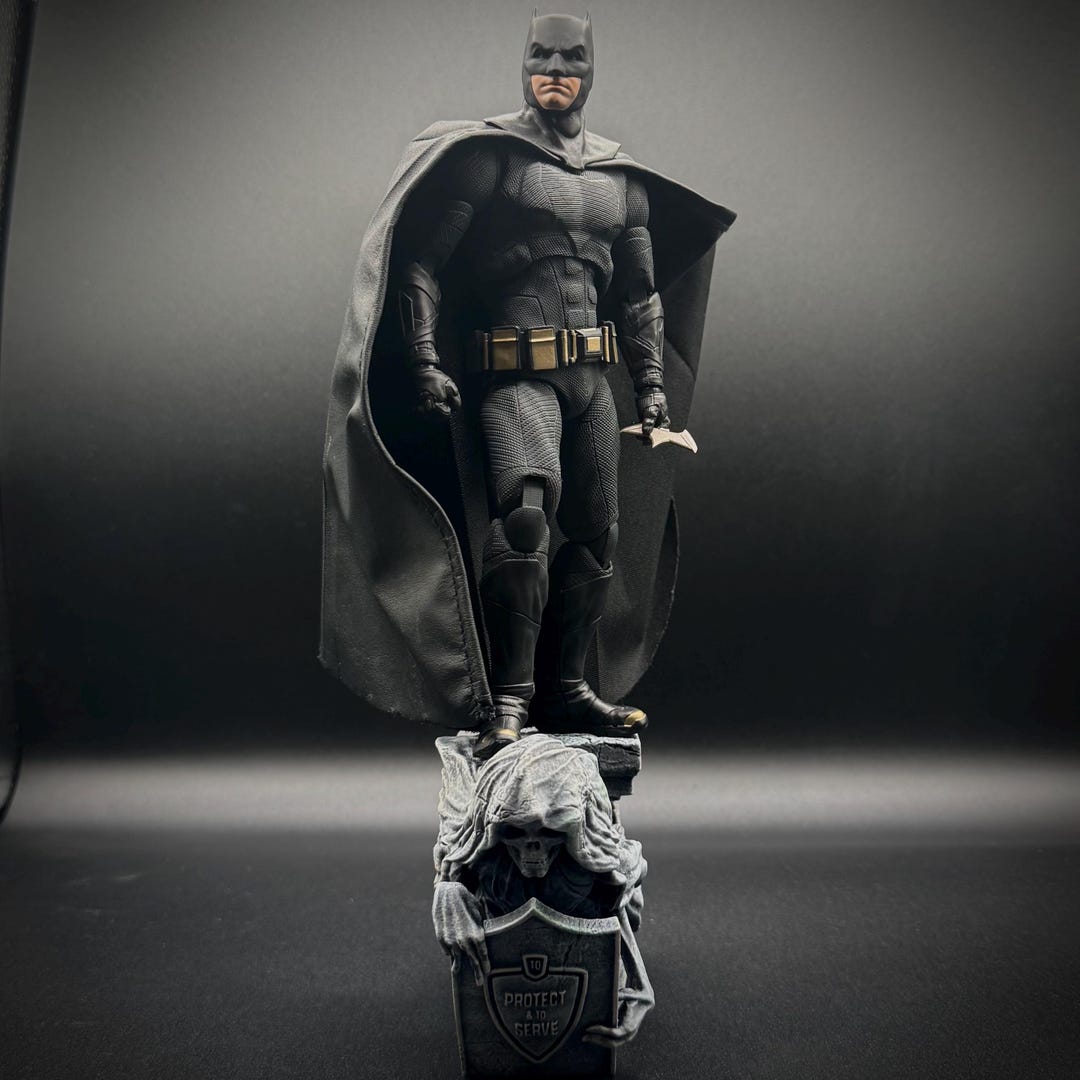 JL Death Gargoyle Statue Display (1:10 Mcfarlane) - Etsy