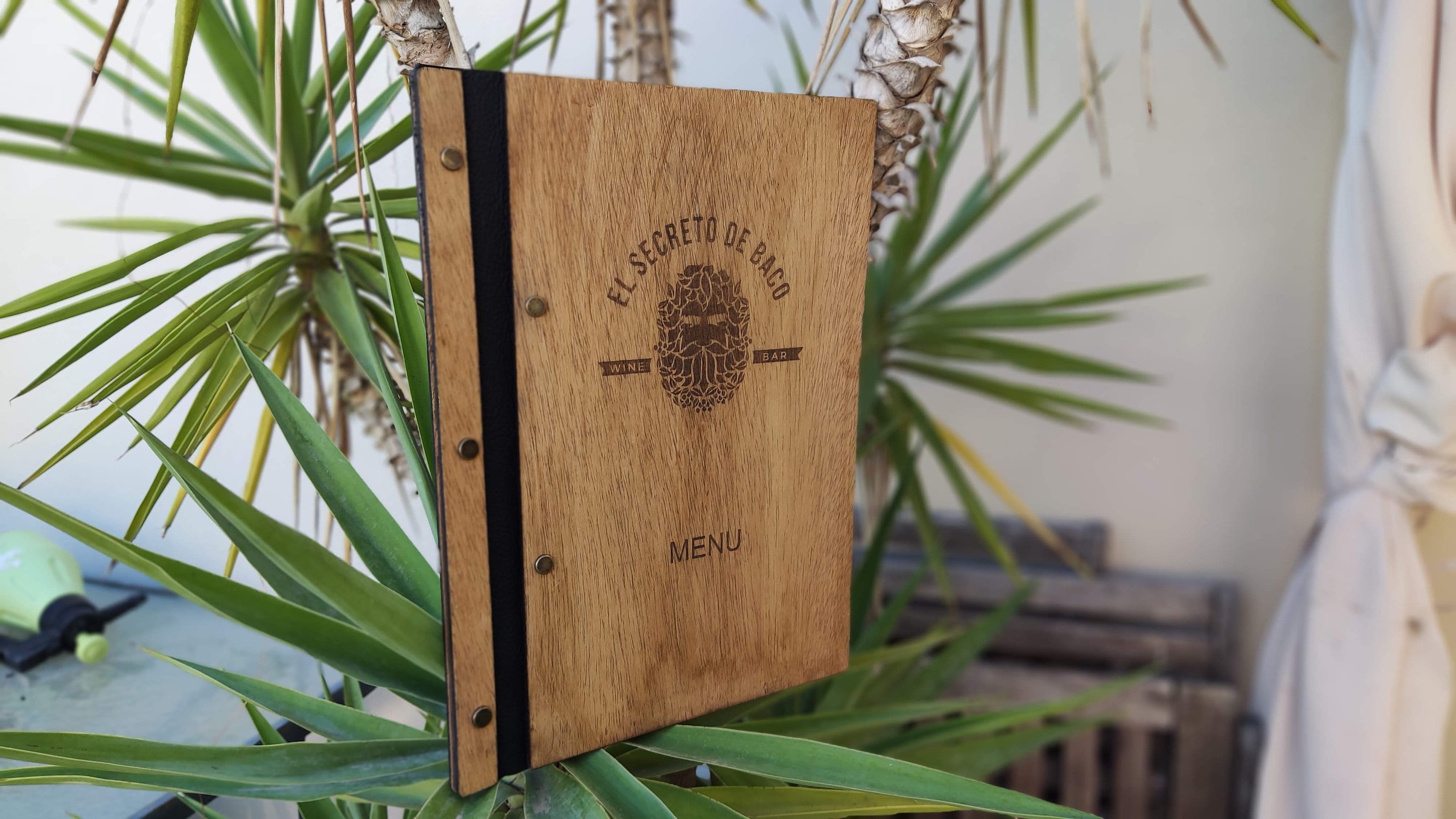 Carpeta de menú de restaurante de madera con archivos digitales dxf ...