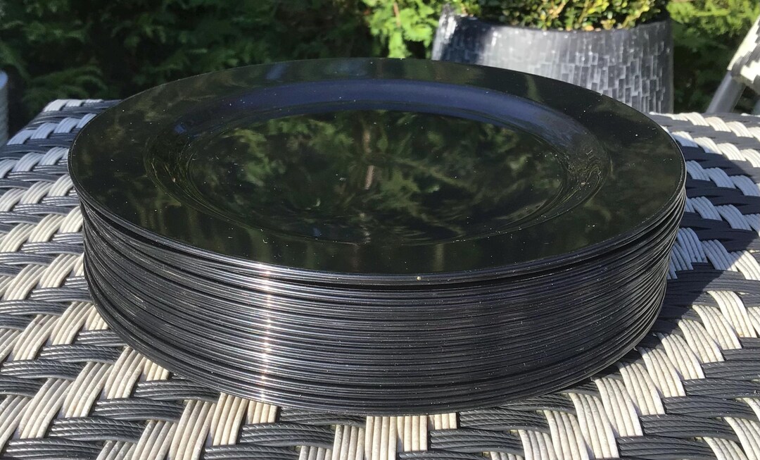 24 Used Vintage Heavy Duty, Black PLASTIC PLATES Appetizer Dinner Party ...