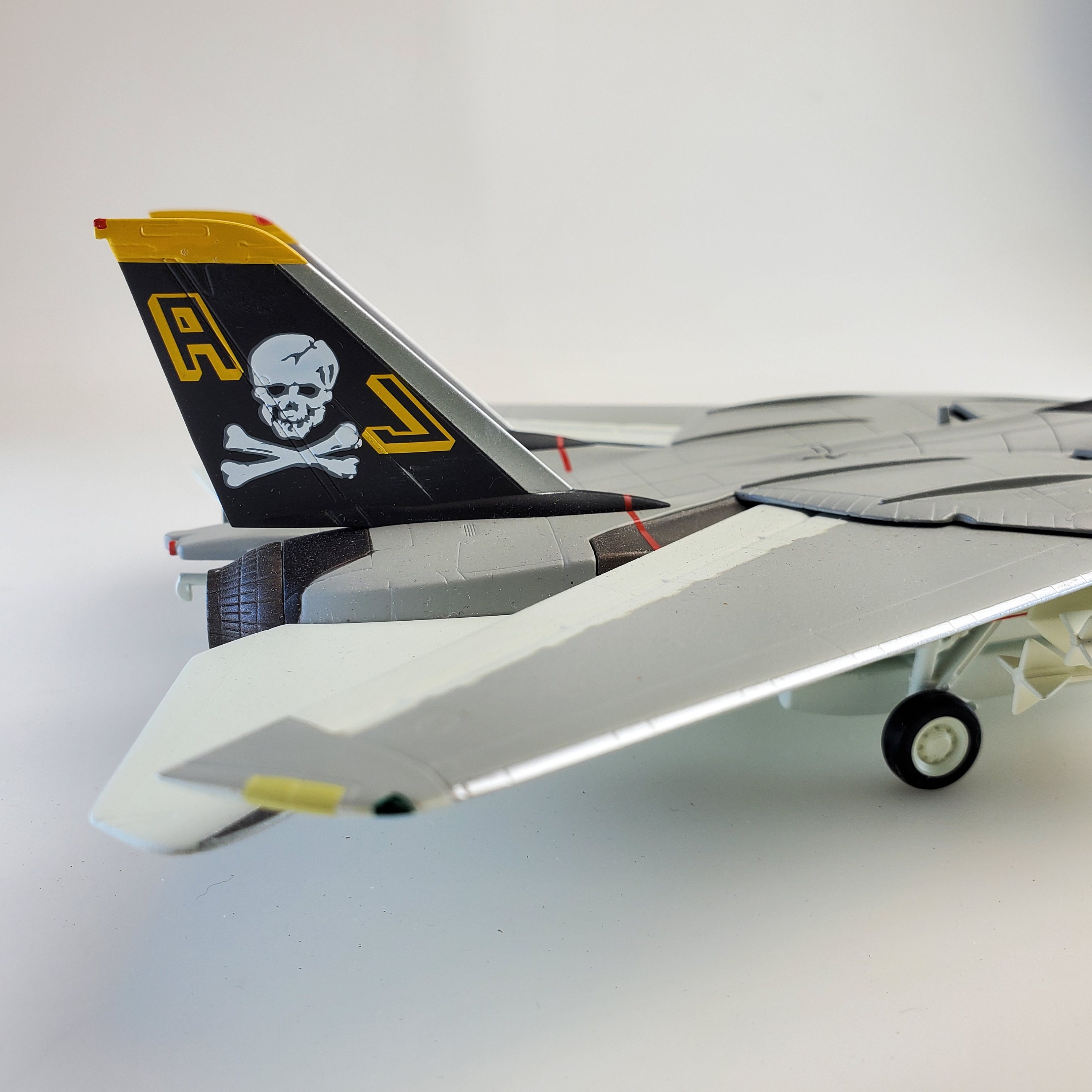 Limited Edition Hogan VF-84 Jolly Rogers Die Cast F-14 Tomcat Jet 1/80 ...
