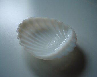 Milk Glass Seashell - Etsy
