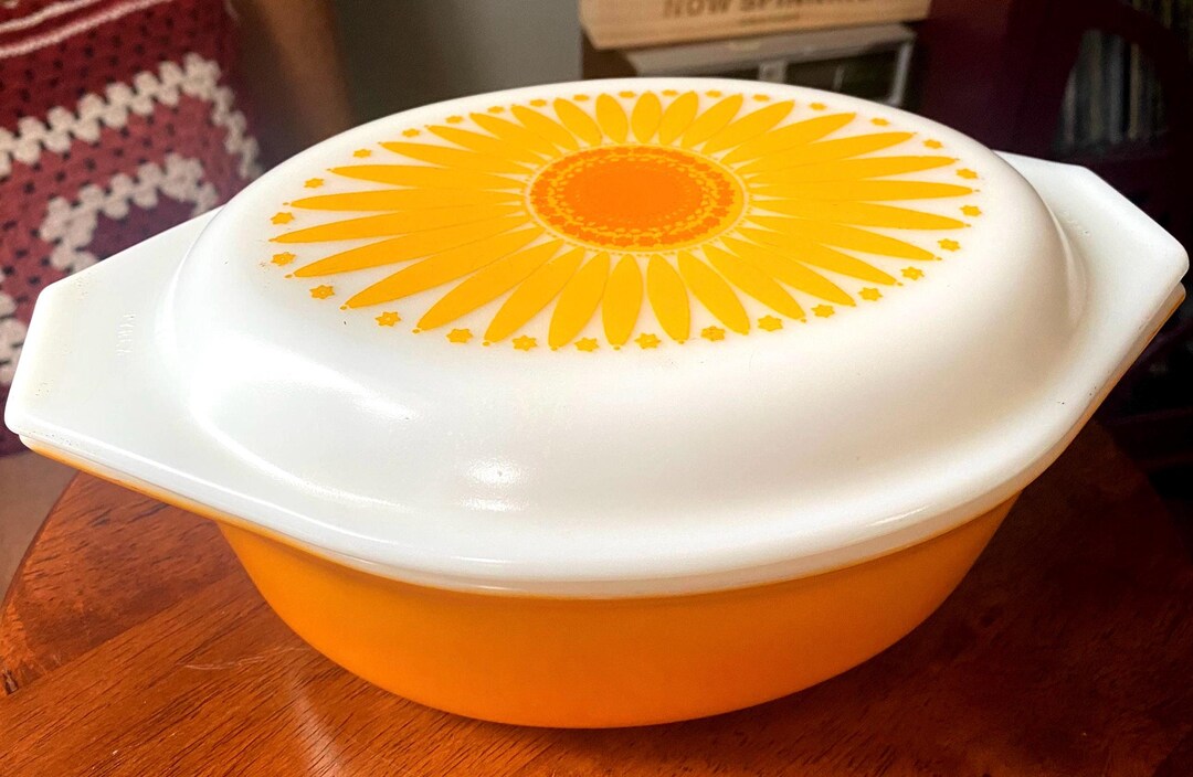 Vintage 1960s Orange Sunburst Daisy/sunflower Pyrex Casserole Dish With ...