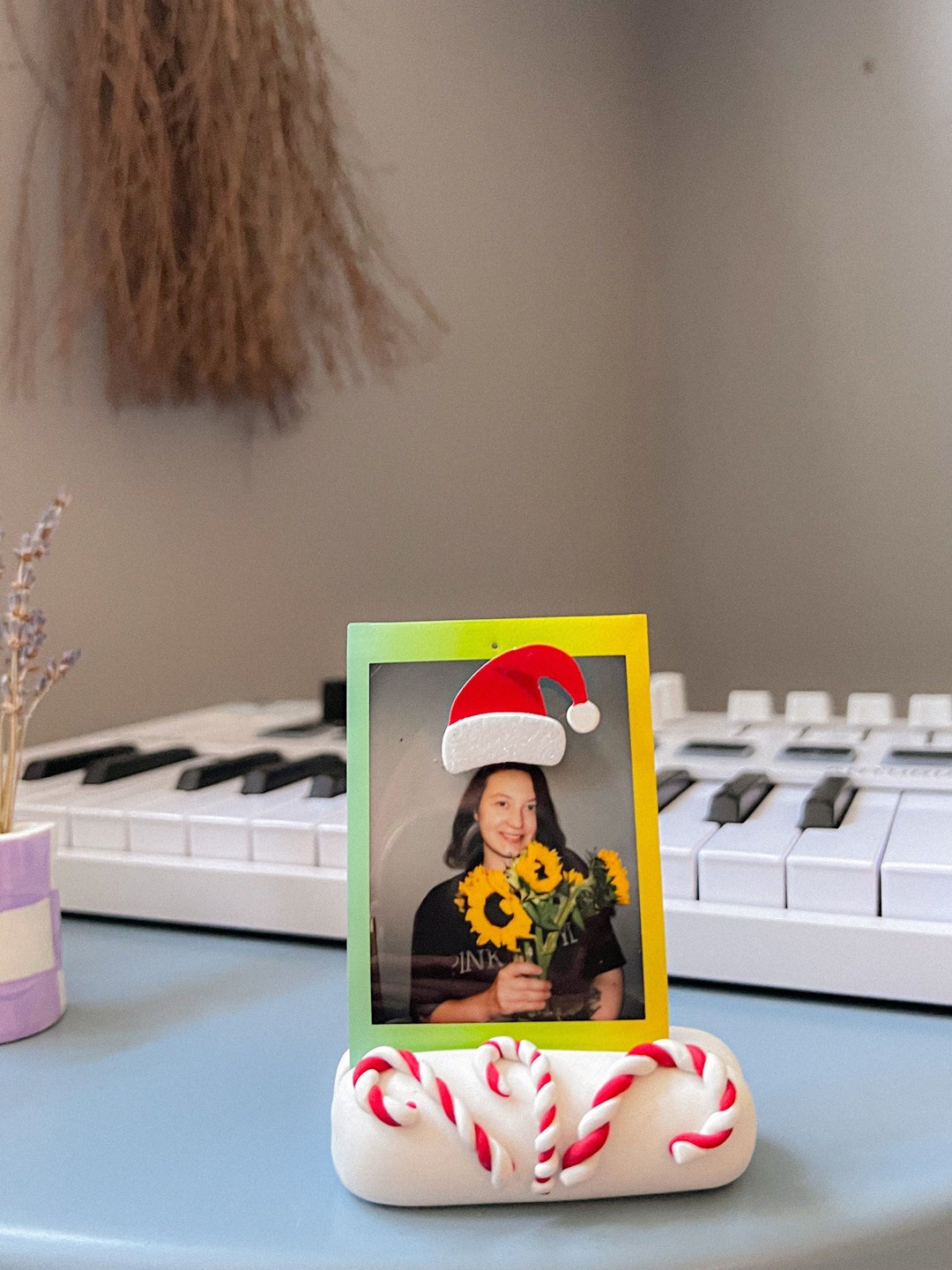Handshaped Christmas Photo Stand / Polaroid Photo Stand / Clay - Etsy