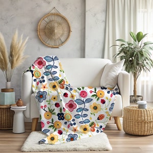 Grandma Core Decor Bright Floral Comforter - Cozy Retro Granny Chic ...