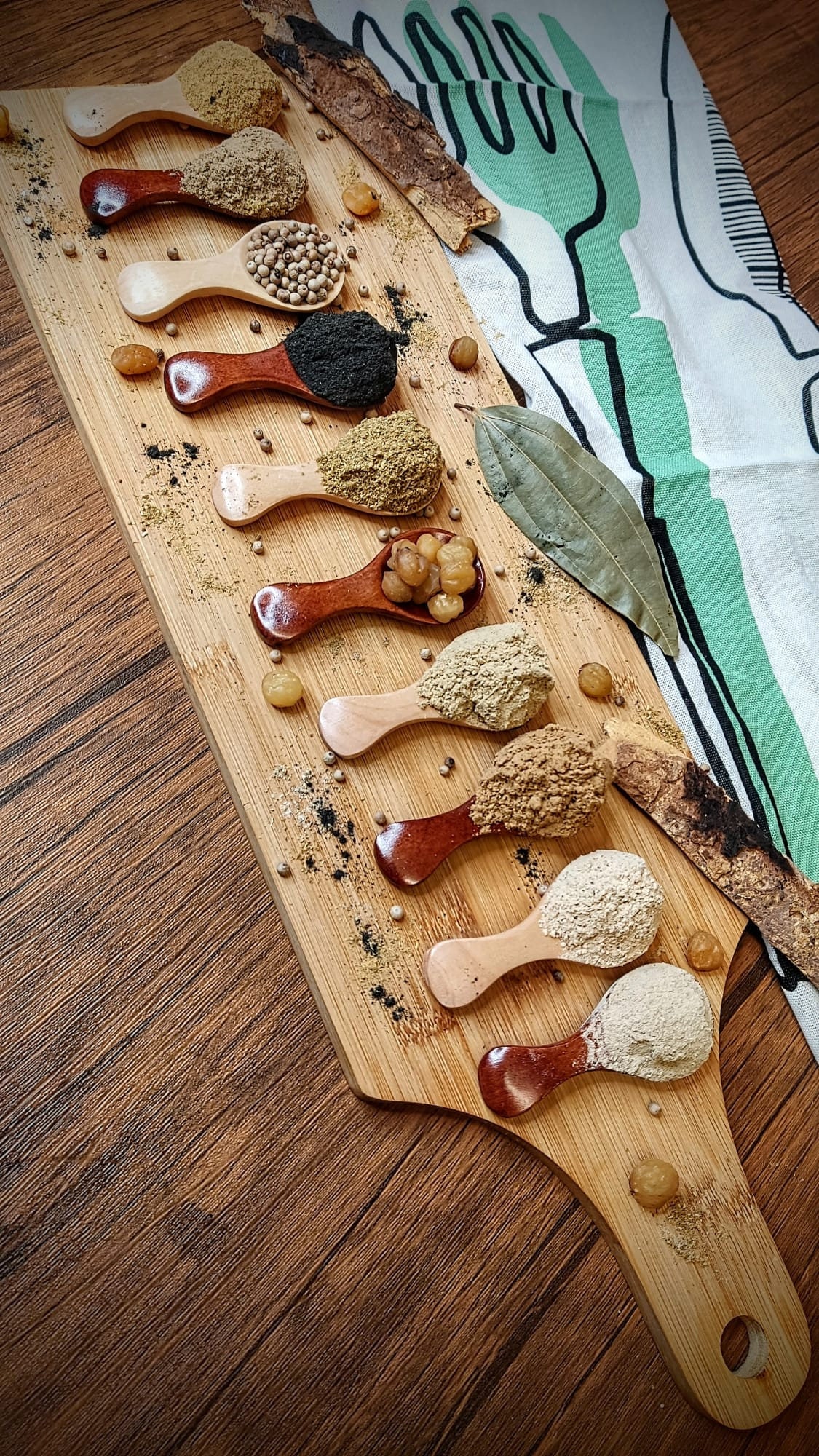 Hiomi Stick / Back of the Mbongo Tree / Cameroon Spices / Epices Du ...