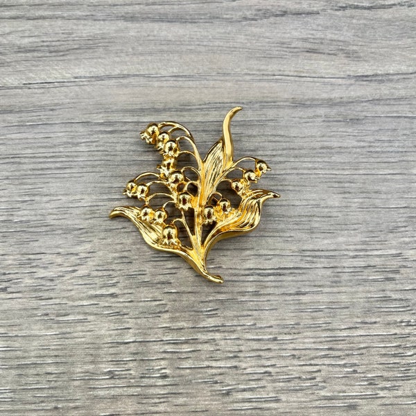 Avon Brooch - Etsy